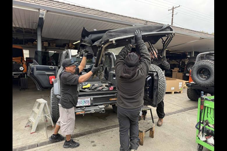 Bestop eTop Review for 2021 Ford Bronco: The Powered Convertible Soft Top Upgrade Installed ...